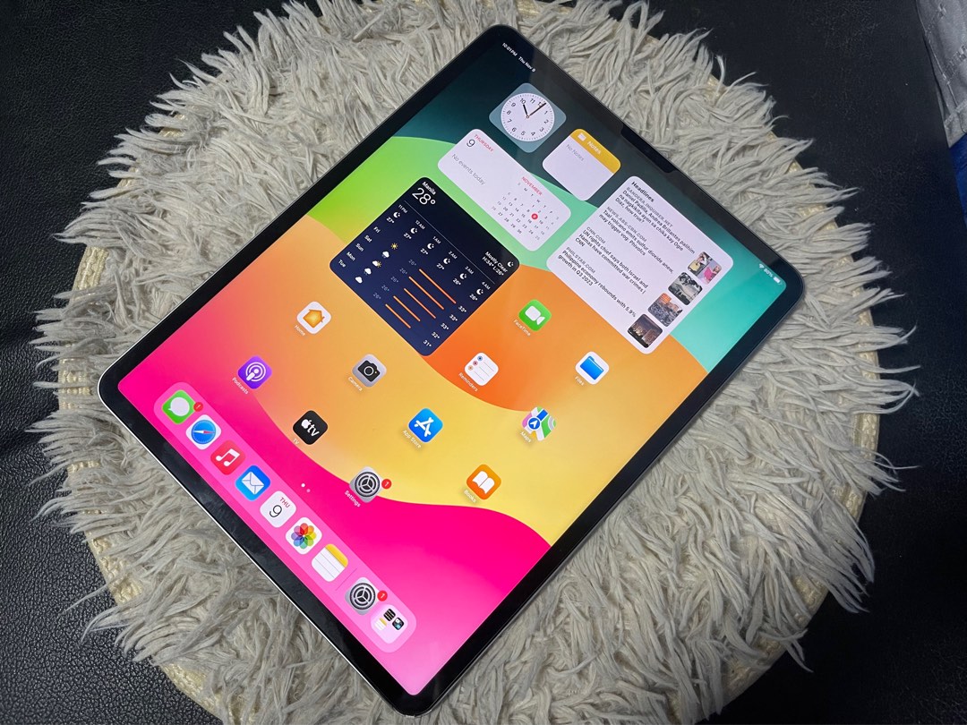 Ipad pro 12.9 inch m2 256gb wifi with apple warranty, Mobile Phones ...