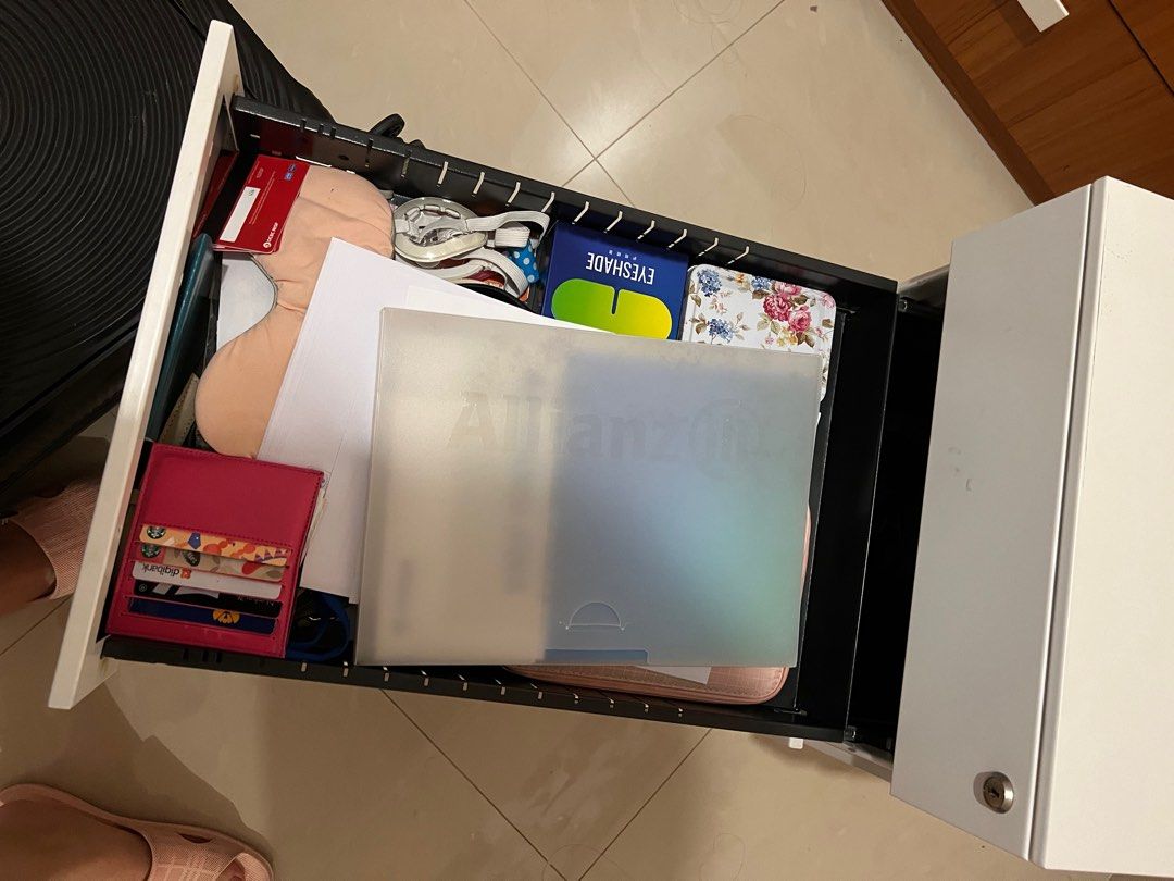 Lemari Brankas Besi Dengan Roda Bisa Untuk Bed Stand Table Meja Putih ...