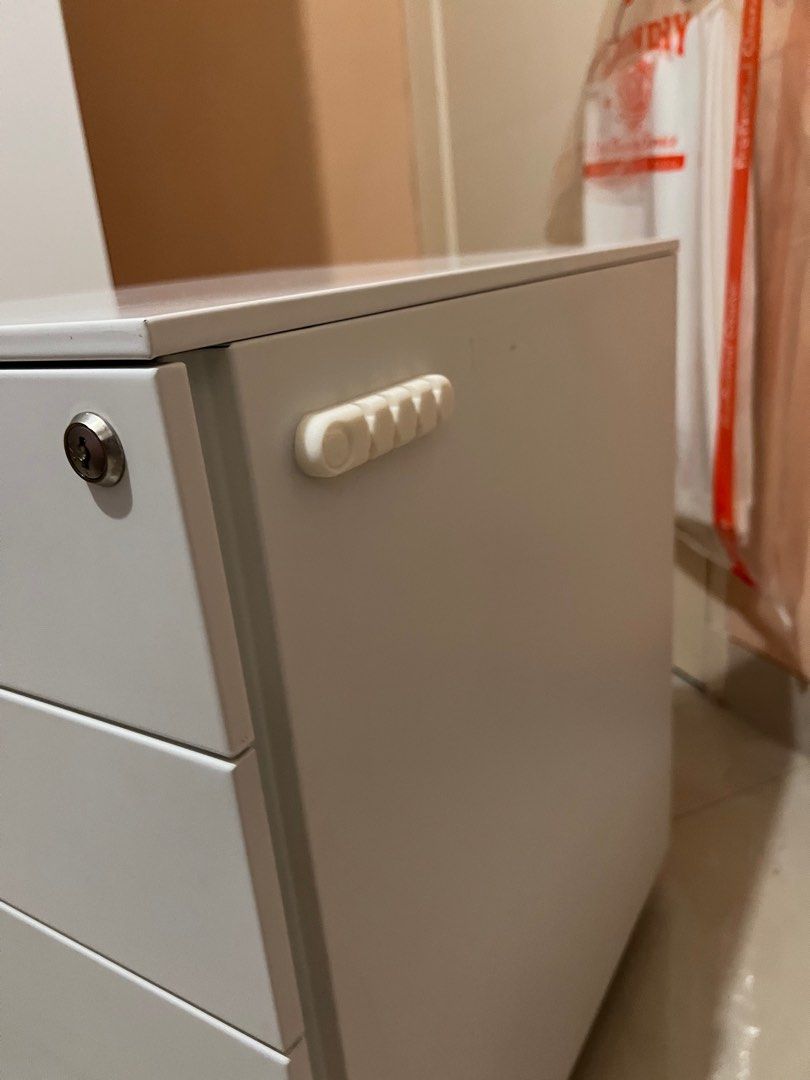 Lemari Brankas Besi Dengan Roda Bisa Untuk Bed Stand Table Meja Putih ...