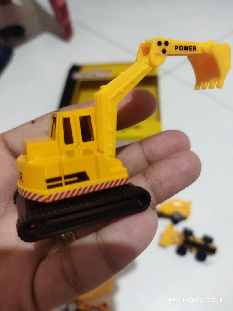 Mainan anak diecast excavator, Toys & Collectibles, Mainan di Carousell