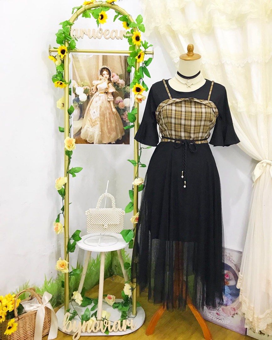 Oneset korean tile kotak, Fesyen Wanita, Pakaian Wanita, Gaun & Rok di ...