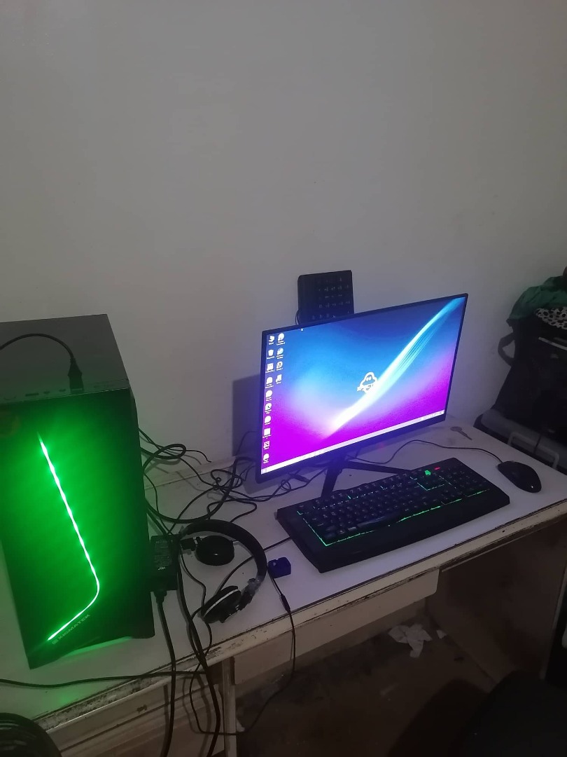 Ryzen 3 3200g MSI B450 Tomahawk HyperX 16 GB DDR4 24 inches YGT 165hz ...