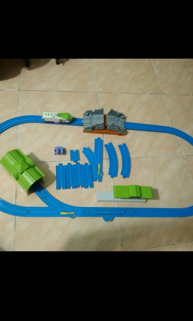 set rel Chuggington Takara Tomy.k3, Toys & Collectibles, Mainan di Carousell