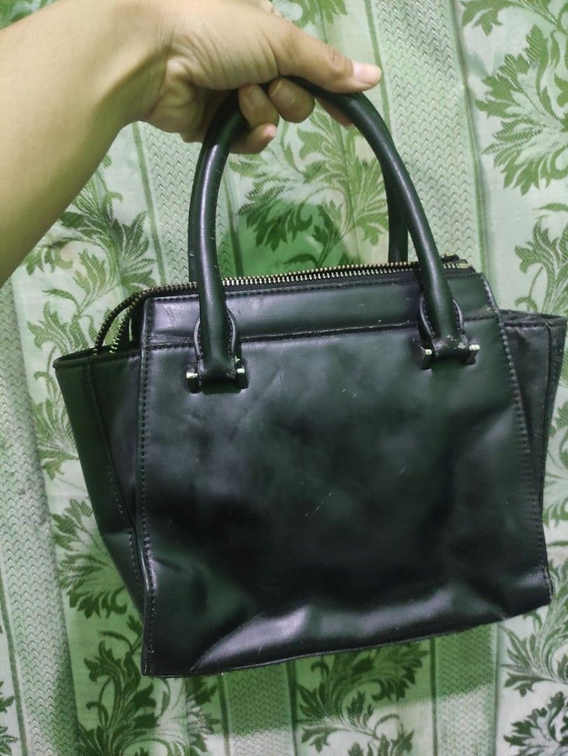 Tas charles & keith ori, Fesyen Wanita, Tas & Dompet di Carousell