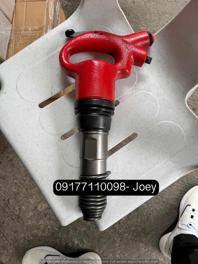 Toku Chipping Hammer, Commercial & Industrial, Construction & Building Materials on Carousell