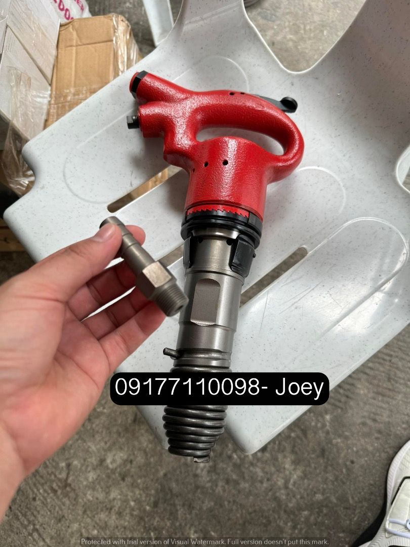 Toku Chipping Hammer, Commercial & Industrial, Construction & Building Materials on Carousell