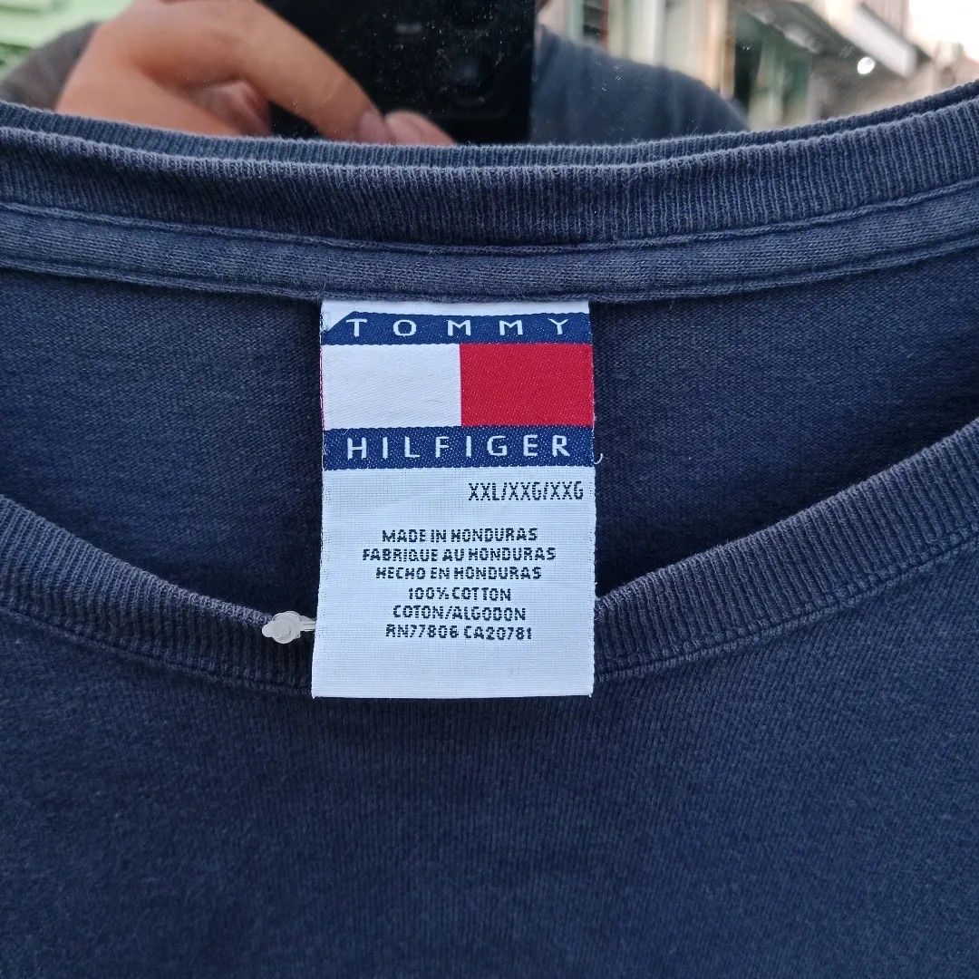 Tshirt / kaos tommy Hilfiger, Fesyen Pria, Pakaian , Baju Luaran di Carousell