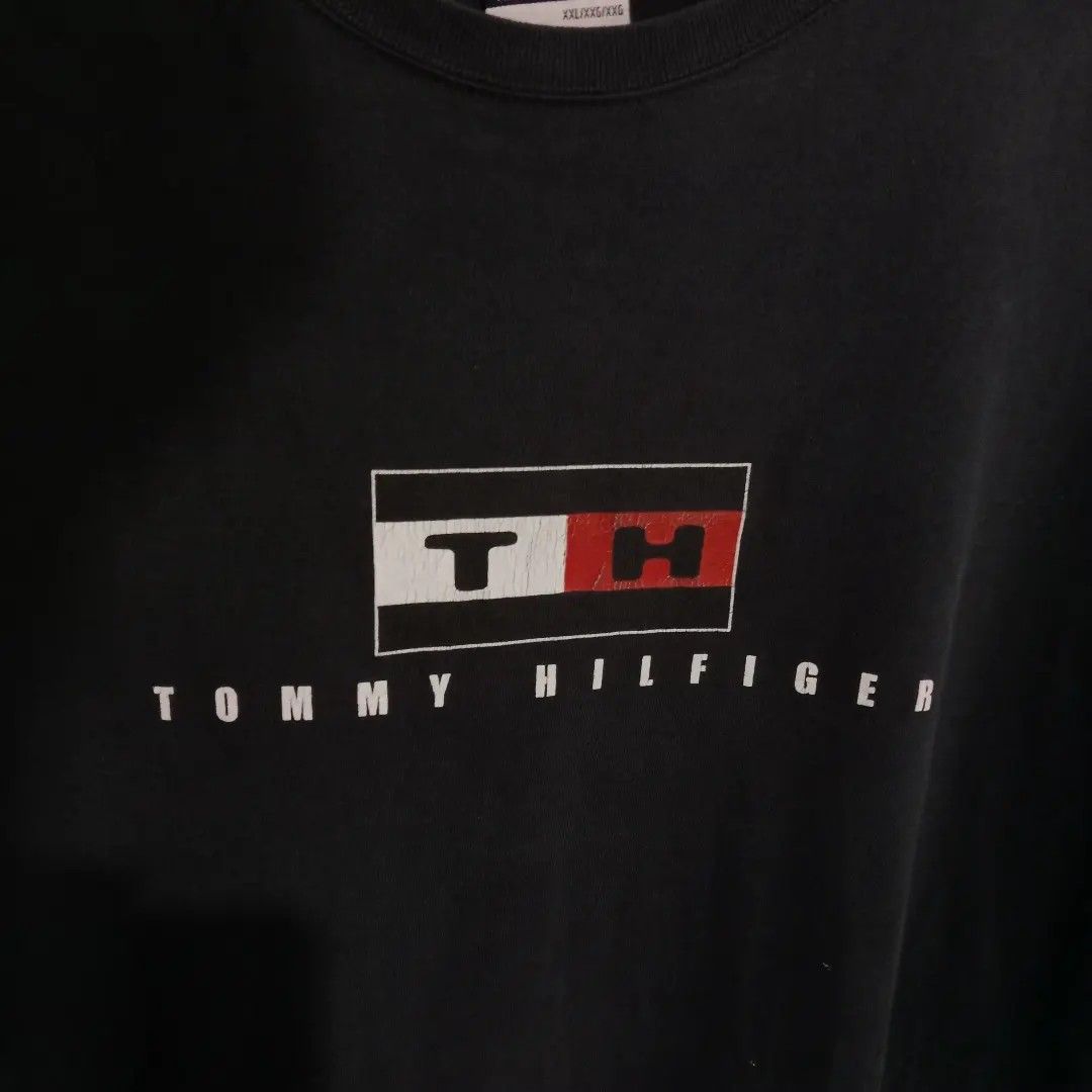 Tshirt / kaos tommy Hilfiger, Fesyen Pria, Pakaian , Baju Luaran di Carousell