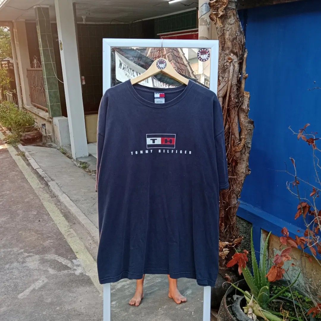 Tshirt / kaos tommy Hilfiger, Fesyen Pria, Pakaian , Baju Luaran di Carousell
