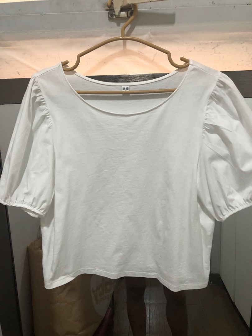 Uniqlo puff sleeve, Women's Fashion, Tops, Blouses on Carousell