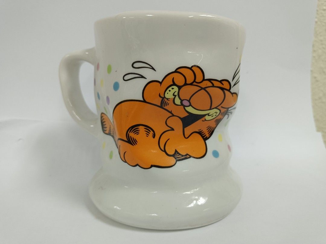 Vintage Garfield mug faulty design, Hobbies & Toys, Collectibles ...