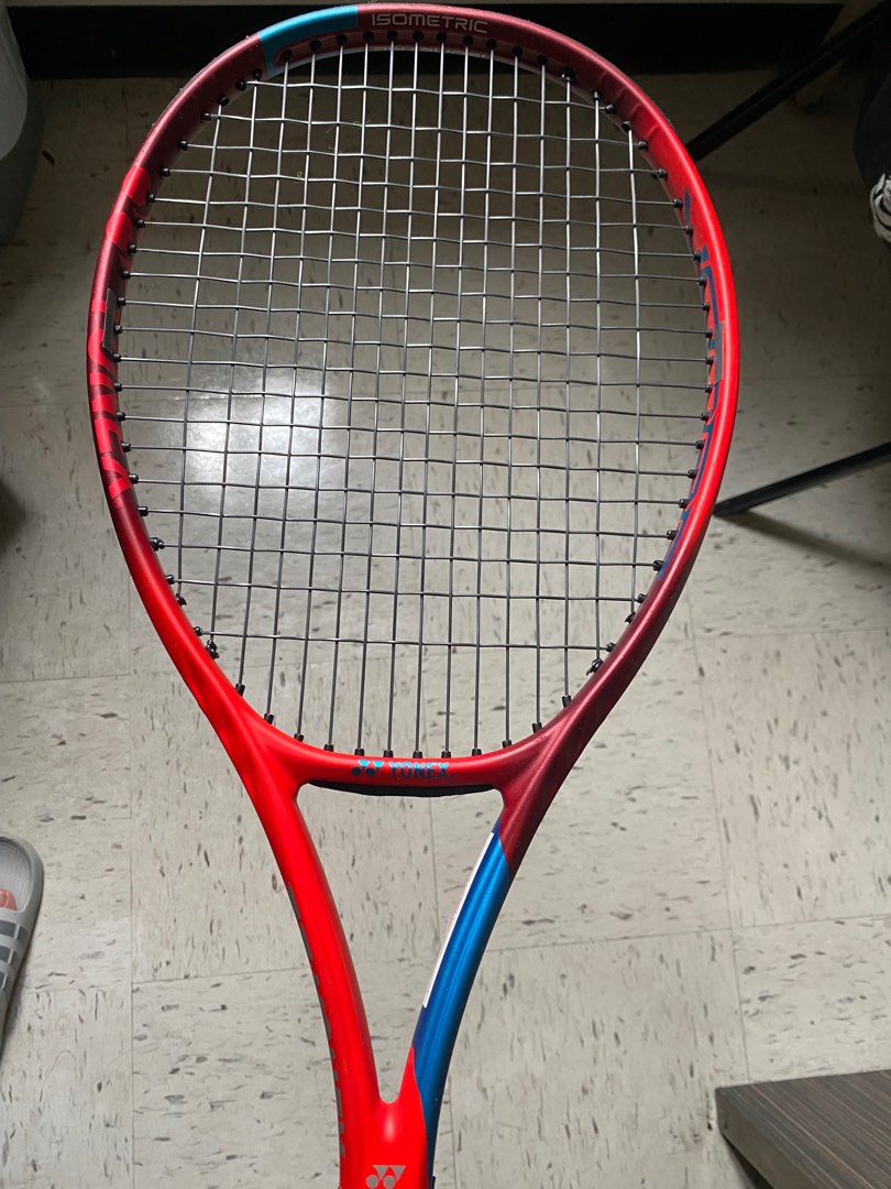 Yonex Vcore 98 tennis racket, 運動產品, 運動與體育, 運動與體育 - 球拍和球類運動 - Carousell