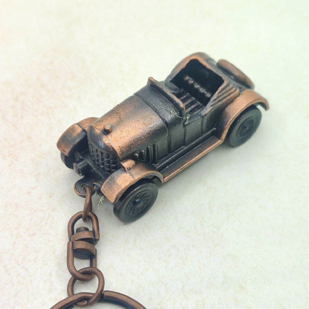 Car keychains Total Fina Elf Morris 1924, Hobbies & Toys, Memorabilia ...