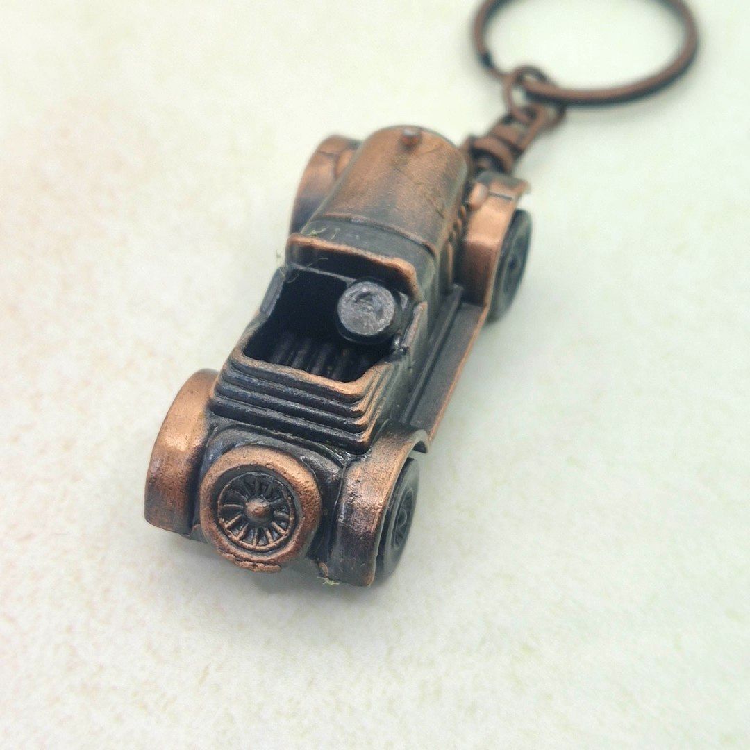 Car keychains Total Fina Elf Morris 1924, Hobbies & Toys, Memorabilia ...