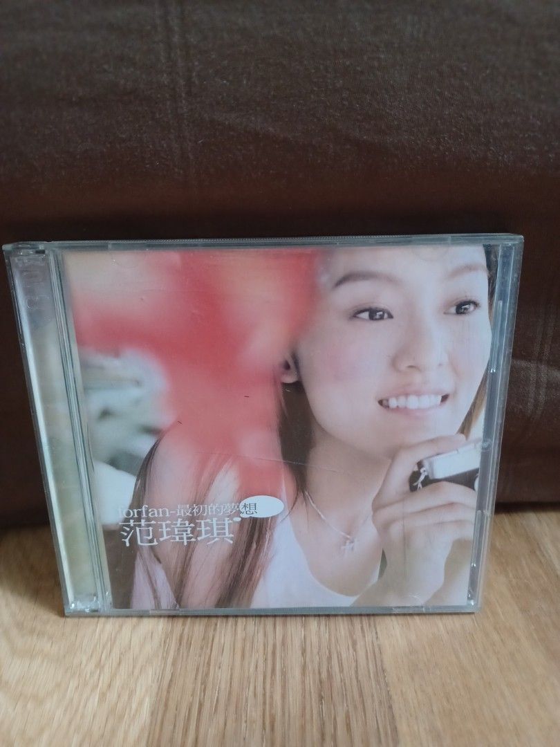 Chinese CDs Album 2 CD ( Original $5 each ), Hobbies & Toys, Music & Media, CDs & DVDs on Carousell