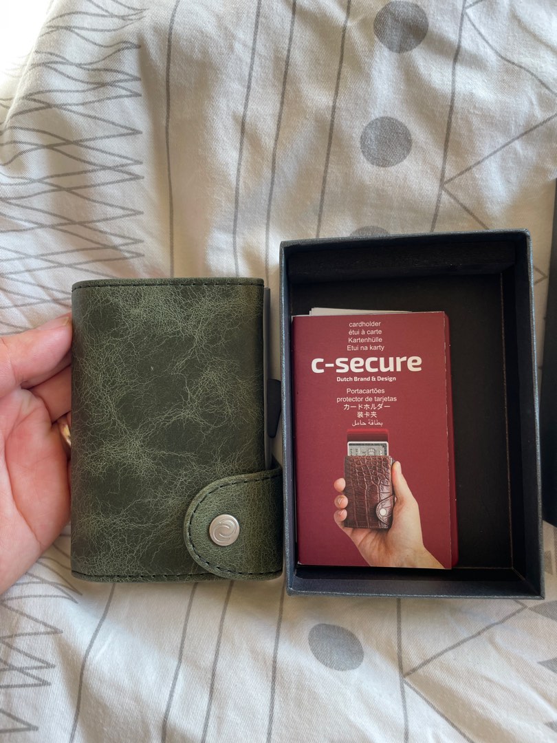 C-secure card holder, 名牌, 手袋及銀包 - Carousell