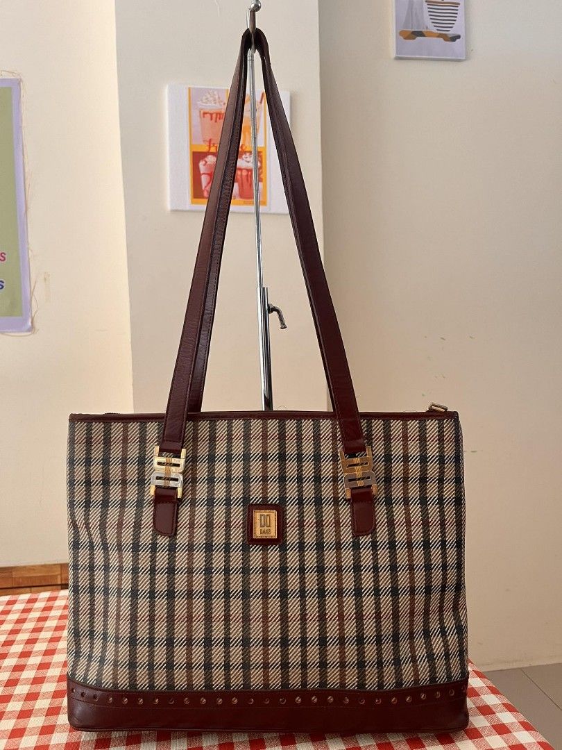 Daks tote bag, Women's Fashion, Bags & Wallets, Shoulder Bags on Carousell