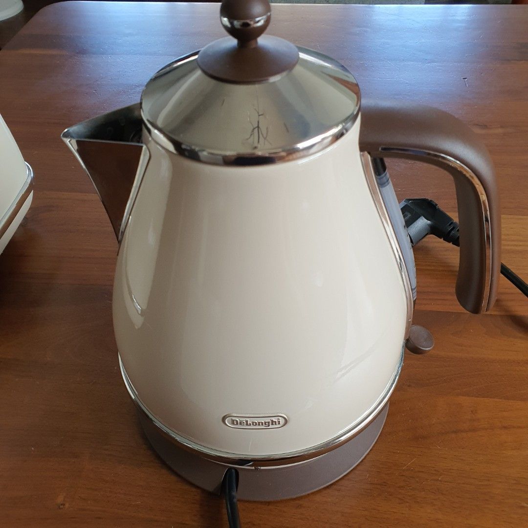 Delonghi kettle, TV & Home Appliances, Kitchen Appliances, Kettles ...