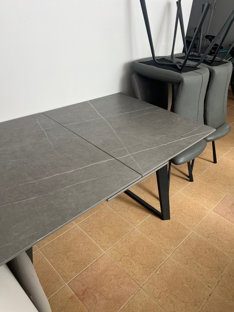 Extendable table from 4-6 (with 4 chairs) must clear by Sunday ...