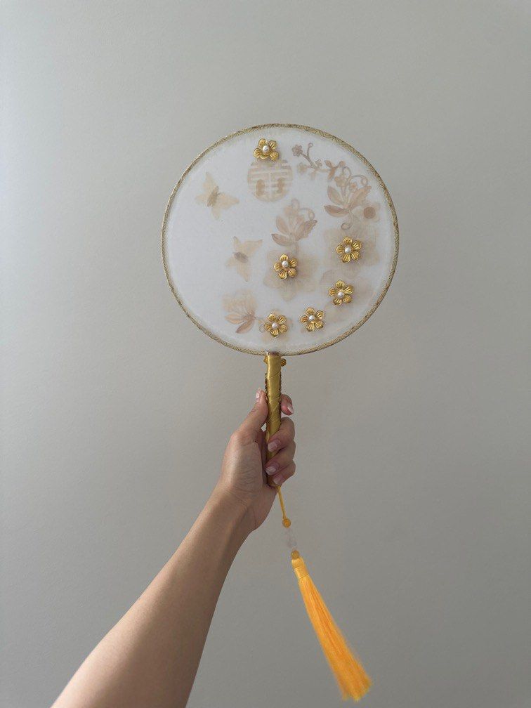 Gold pearl handheld fan prop wedding, Everything Else on Carousell