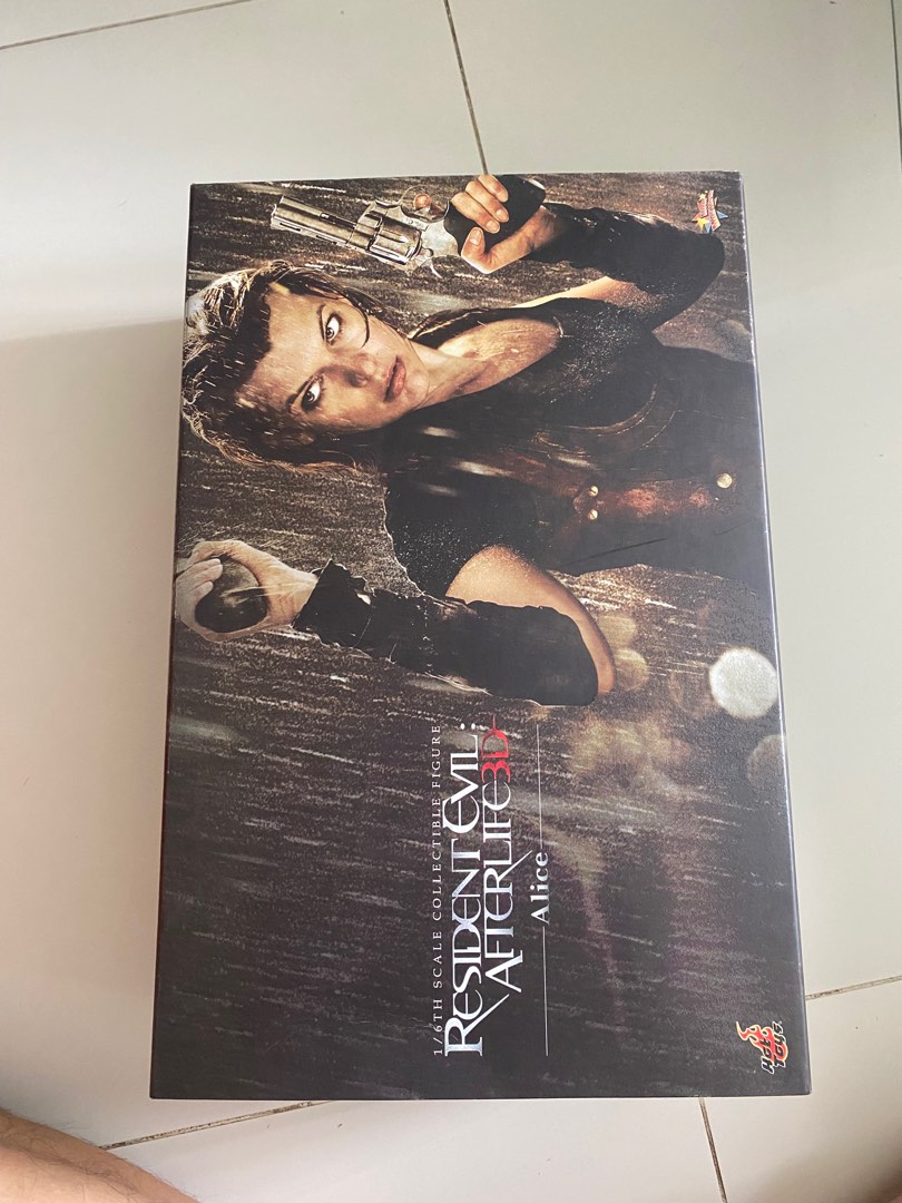 Hot toys mms139: resident evil alive, Hobbies & Toys, Toys & Games on ...