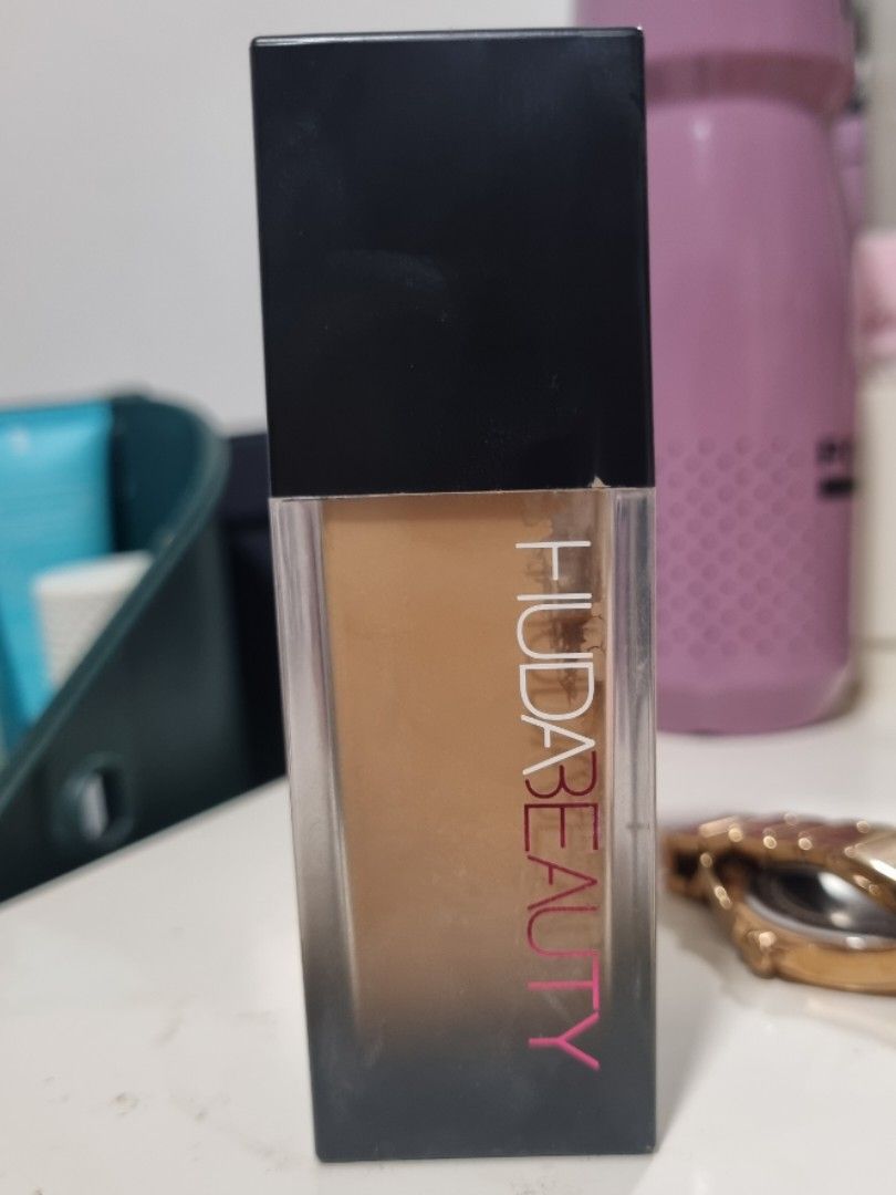 HUDA BEAUTY foundation, Beauty & Personal Care, Face, Makeup on Carousell