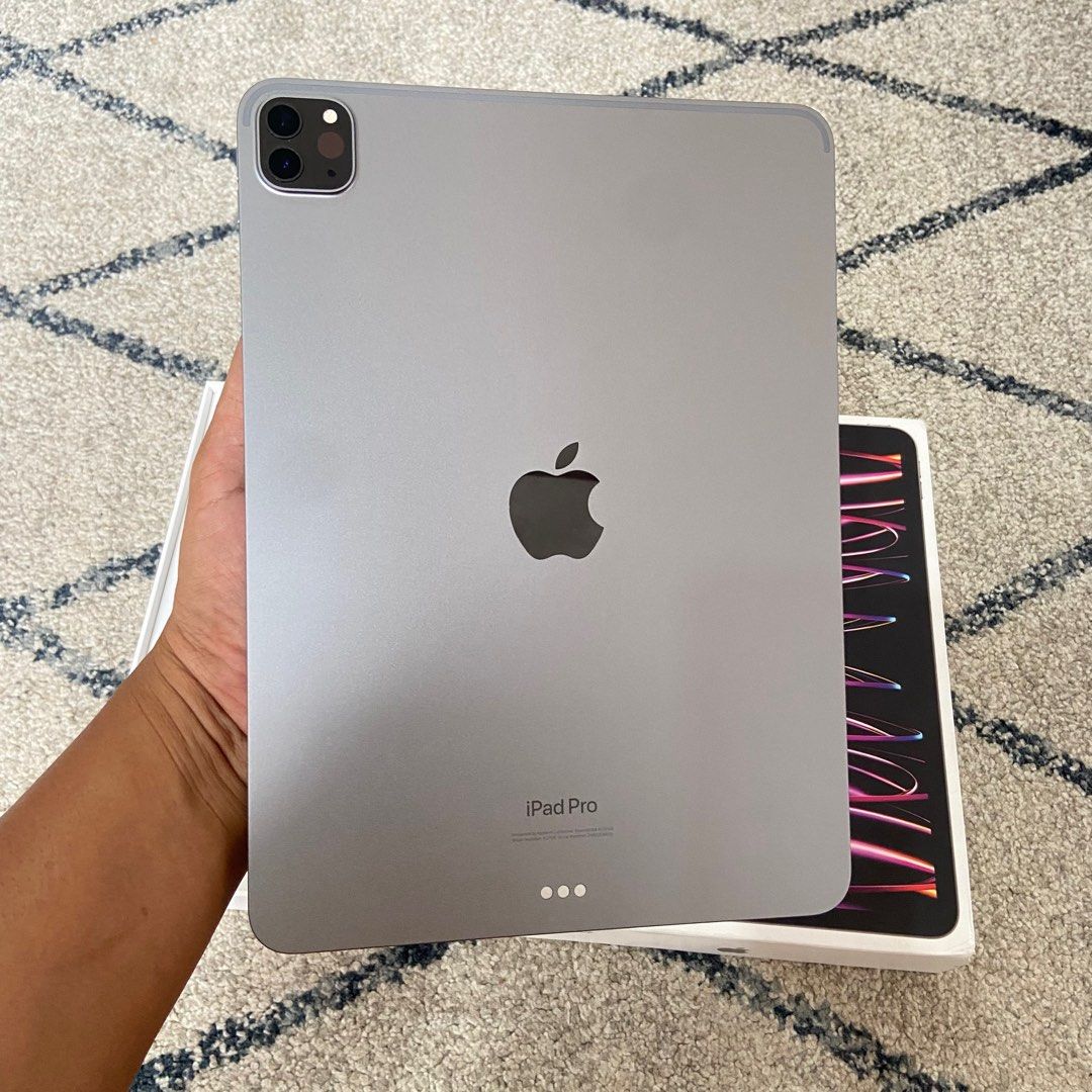 ipad pro m2 grey 256gb wifi only 11 inch april 2024, Telepon Seluler & Tablet, Tablet di Carousell