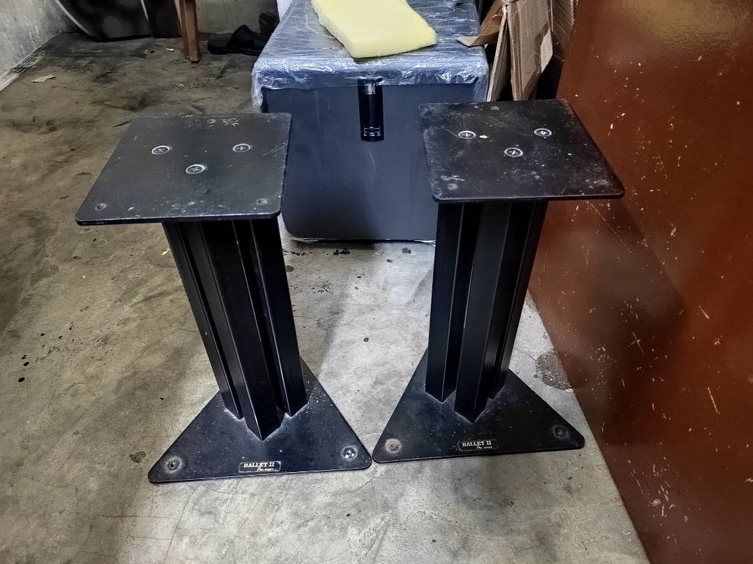 Ku speaker stand elok, Audio, Soundbars, Speakers & Amplifiers on Carousell