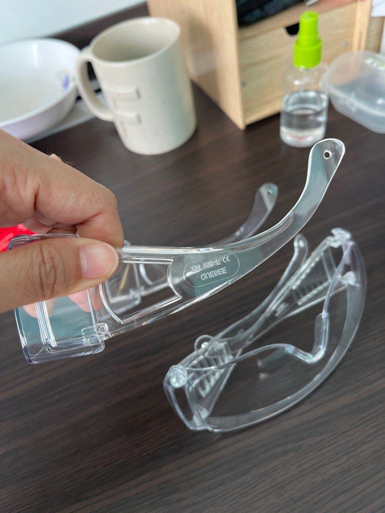 Lab goggles / safety goggles, Everything Else on Carousell