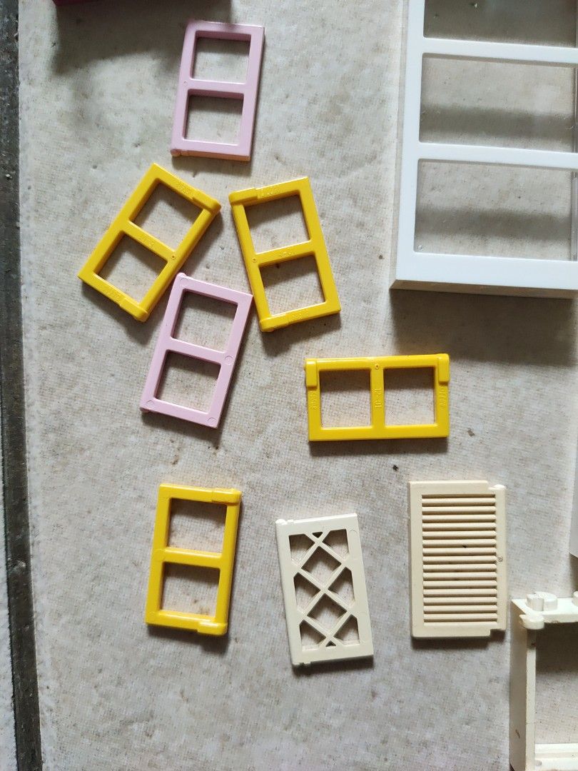 Lego doors and windows. $1.50, Hobbies & Toys, Toys & Games on Carousell