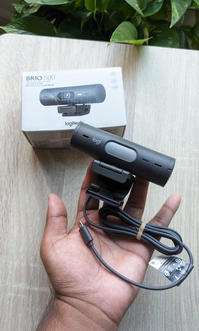Logitech Brio 500 Full HD USB-C Webcam with Light Correction, Show Mode ...