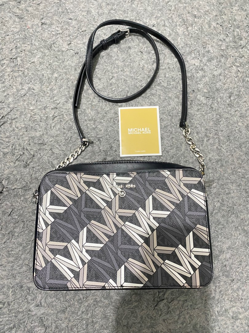 Michael Kors graphic logo jet set crossbody, Luxury, Bags & Wallets on ...
