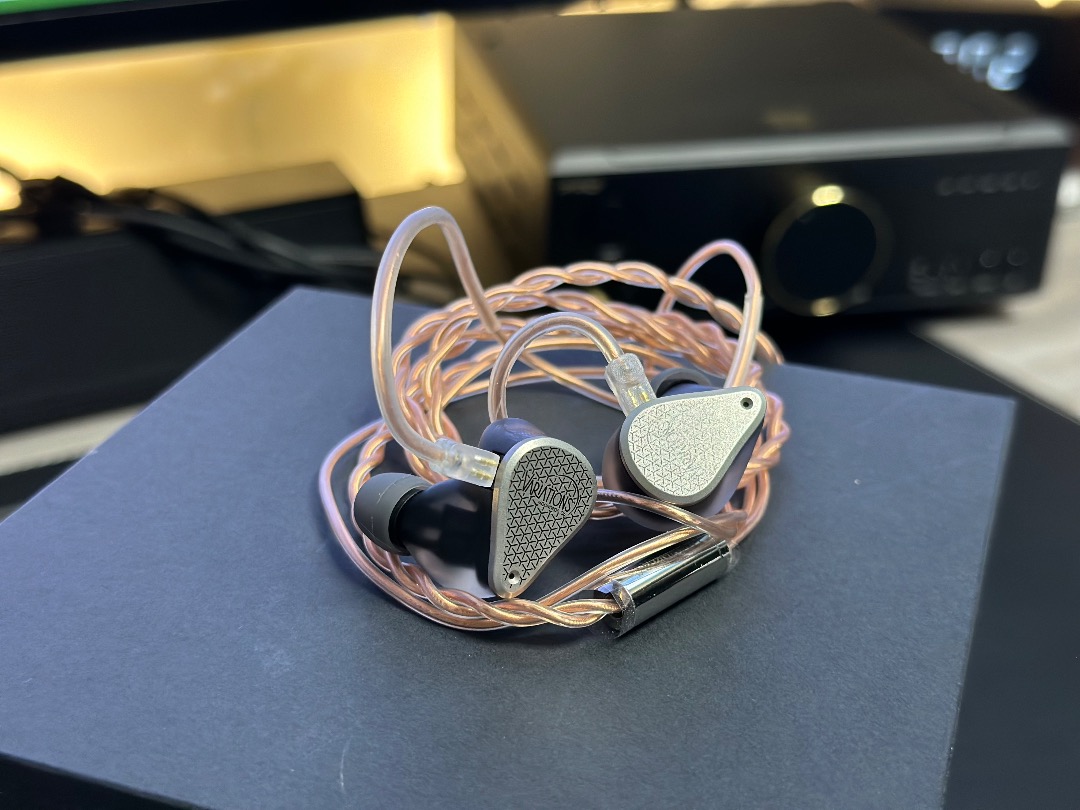 Moondrop Variations practically new, Audio, Earphones on Carousell