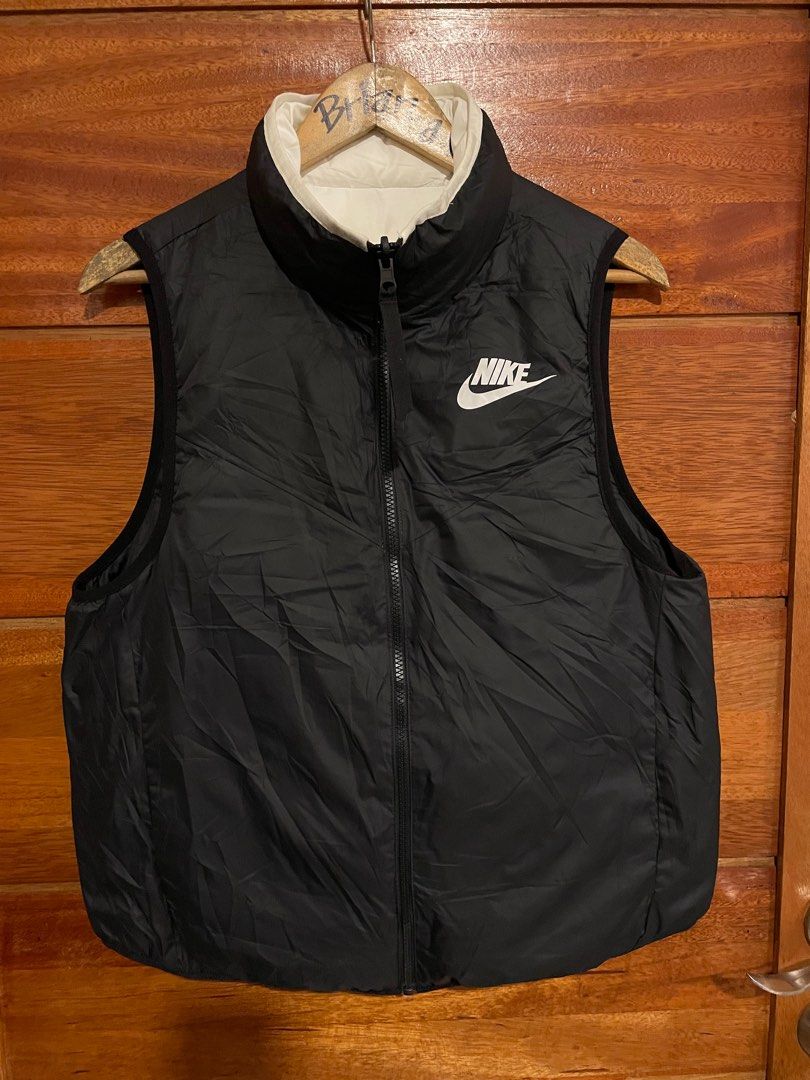 Nike reversible puffer vest, Men's Fashion, Activewear on Carousell