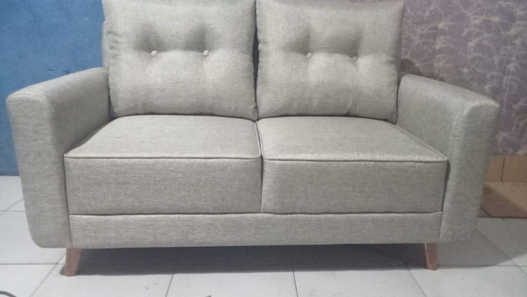 Sofa 2 dudukan dan puk bulat, Perabotan Rumah di Carousell