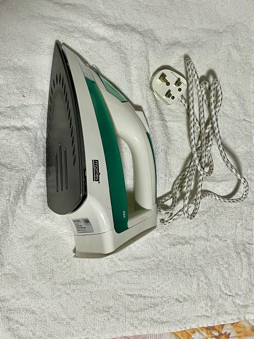 Steam iron spray, TV & Home Appliances, Irons & Steamers on Carousell