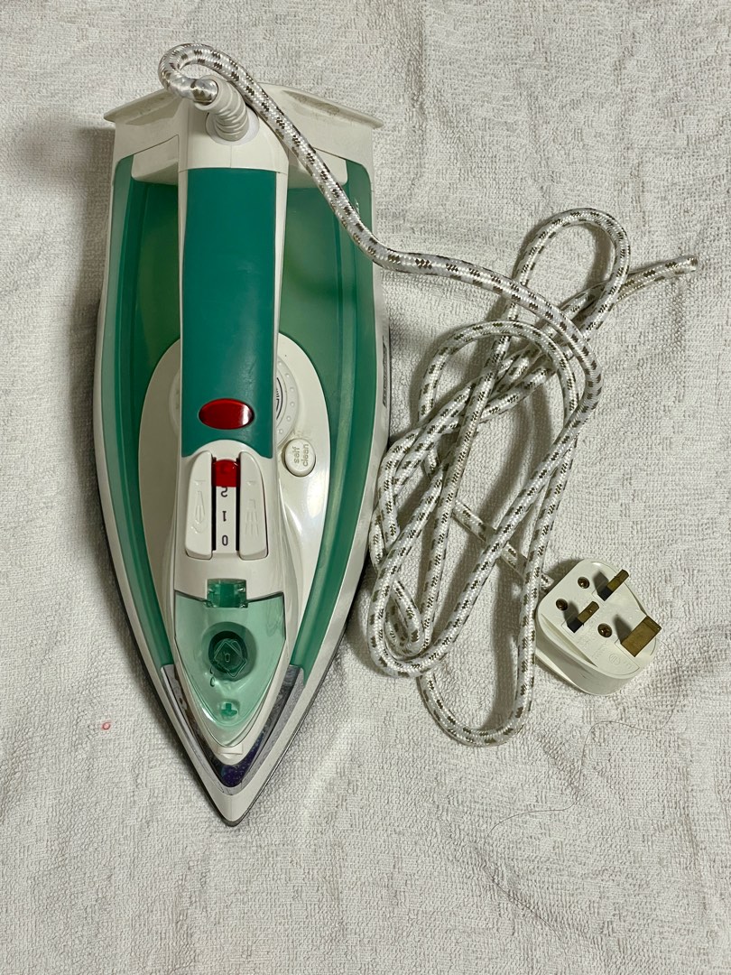 Steam iron spray, TV & Home Appliances, Irons & Steamers on Carousell