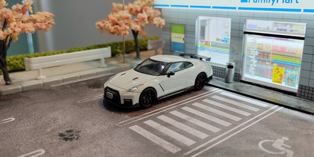Tomica TLVN Nissan GTR R35 Nismo 2017 1/64, Hobbies & Toys, Toys ...