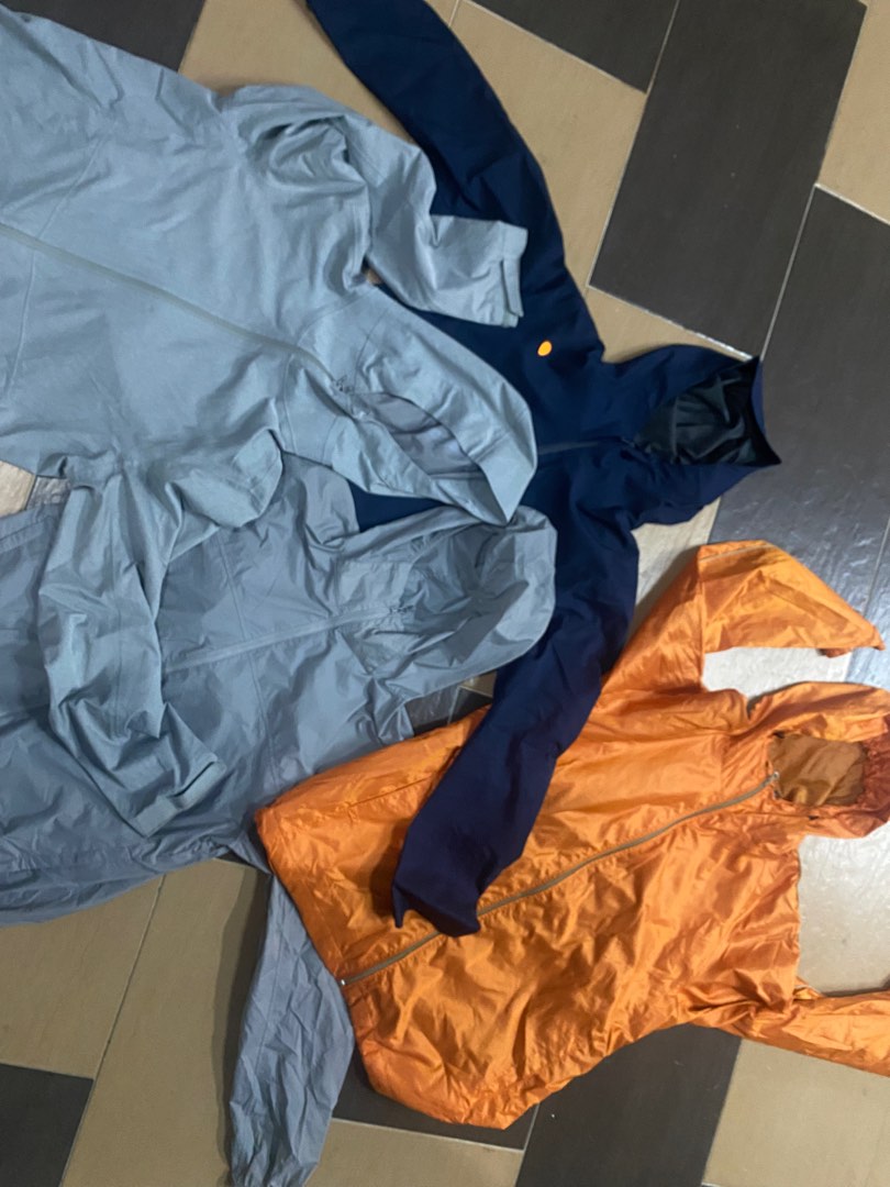 uniqlo windbreaker combo, Men's Fashion, Activewear on Carousell