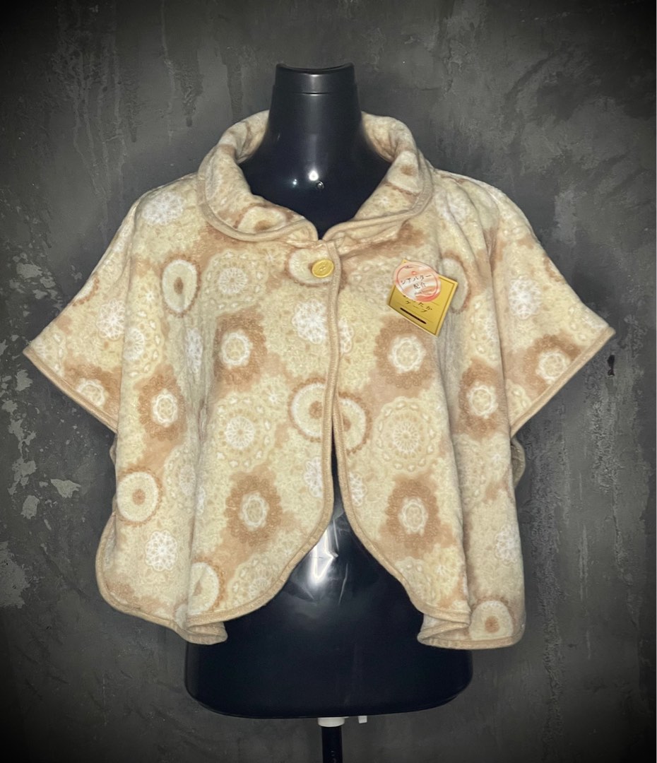 VIVIANA SHEA BUTTER HUE COMBINATION LADIES SHORT CAPE; Warmer cape ...