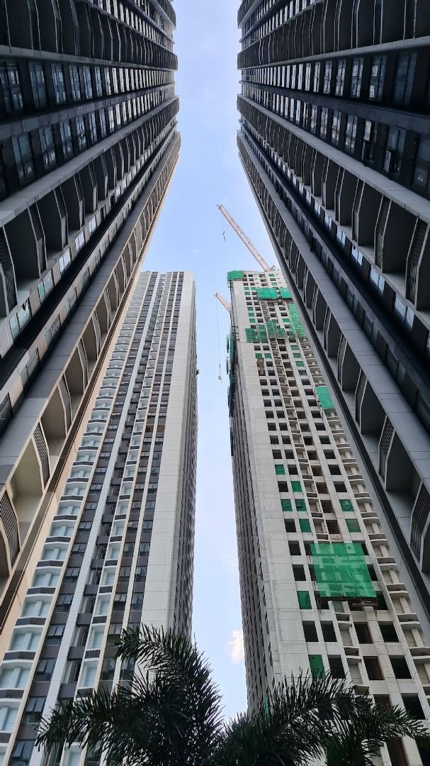 1BR Unit - The Sapphire Bloc (East Tower (Corner Unit Facing S & E ...