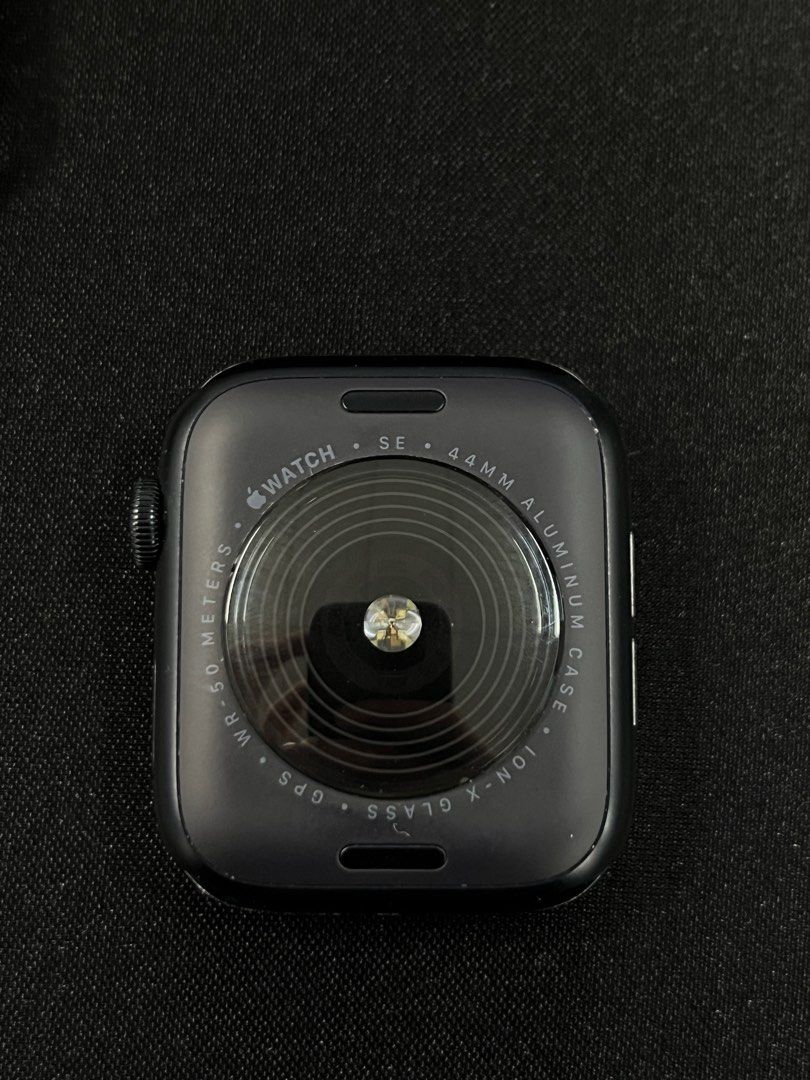 Apple Watch SE2, Men's Fashion, Watches & Accessories, Watches on Carousell