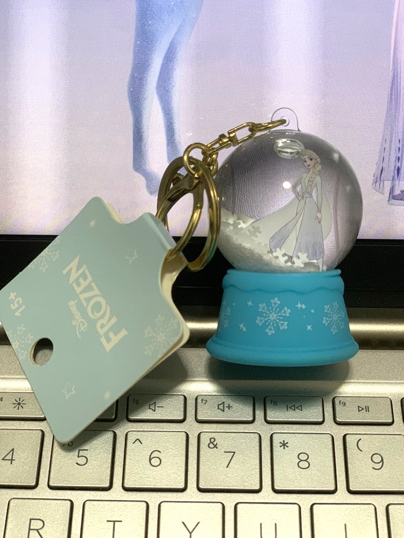 BNWT Miniso Frozen 2 Elsa Snowglobe Keyring, Hobbies & Toys ...