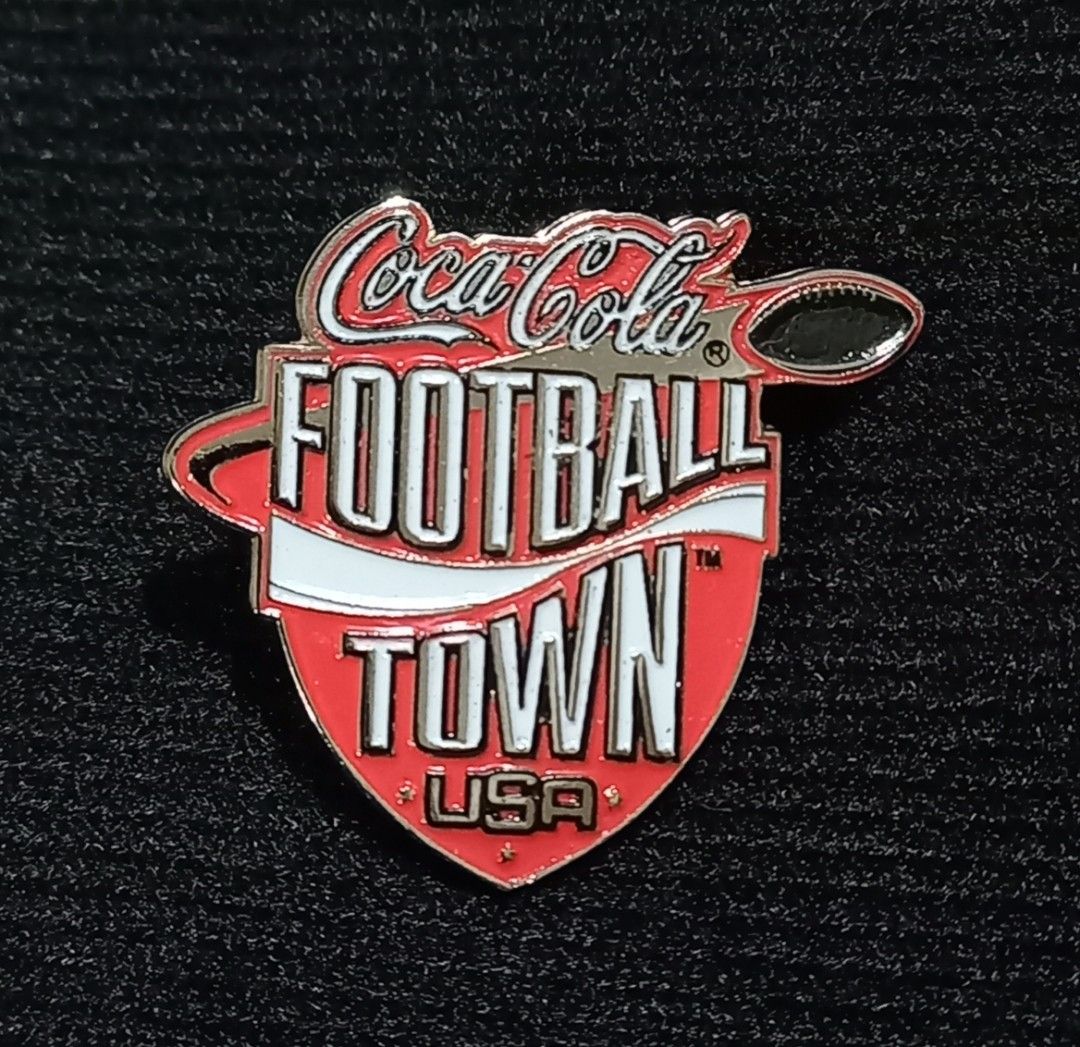 COCA COLA (Pin), Antik, Pajangan di Carousell