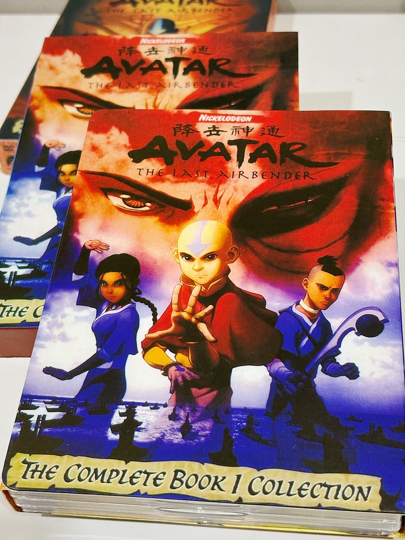 AVATAR THE LAST AIRBENDER: The Complete Book 1, Hobbies & Toys ...