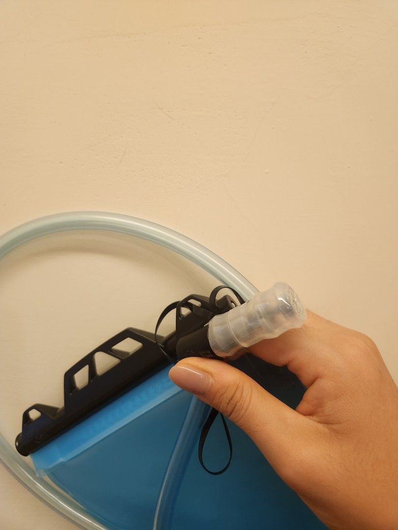 Decathlon water bladder 1L, 運動產品, 行山及露營 - Carousell