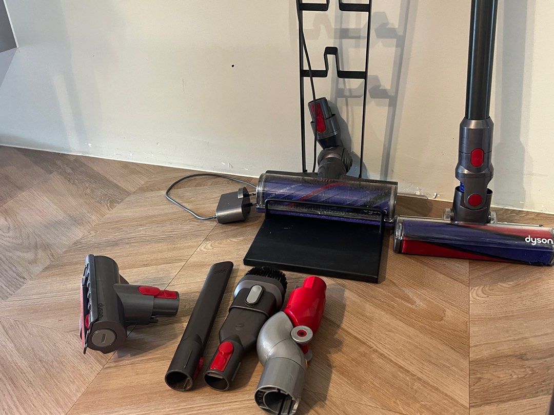 Dyson V8 Absolute Vacuum Cleaber, TV & Home Appliances, Vacuum Cleaner ...