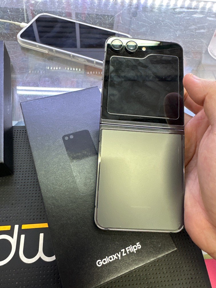 Galaxy Z Flip 5 Graphite 512GB, Mobile Phones & Gadgets, Mobile Phones ...