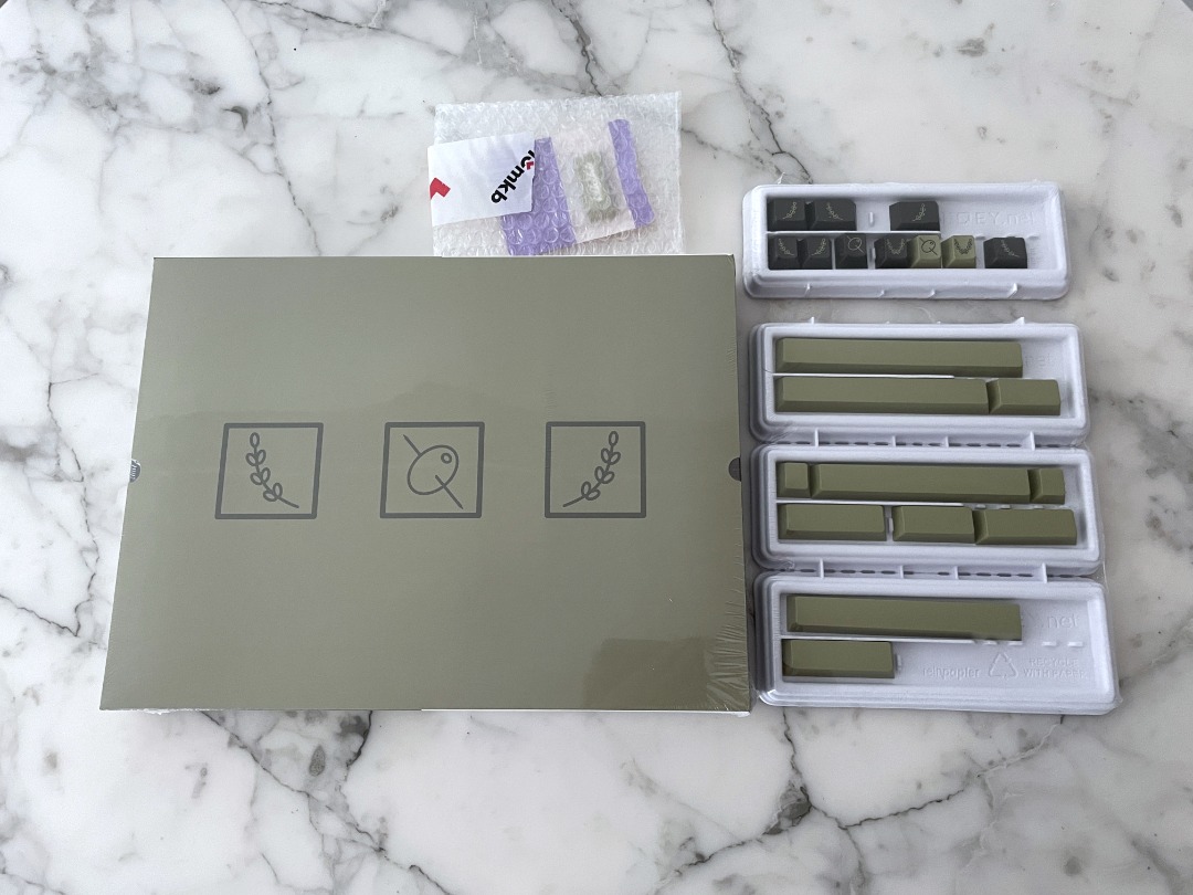 GMK Olive R2 (Noir Base + Novelties + Spacebars + HIBI Enter ...