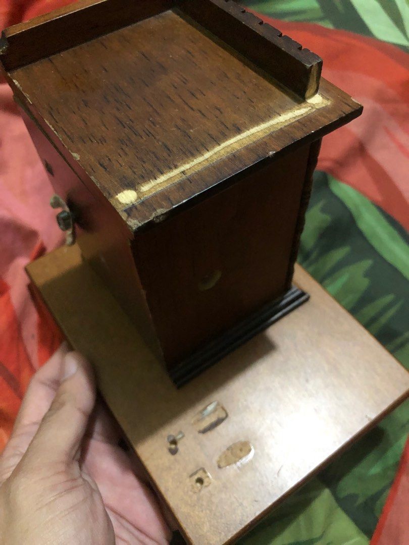 Heavily used musical wind up box, Hobbies & Toys, Memorabilia ...